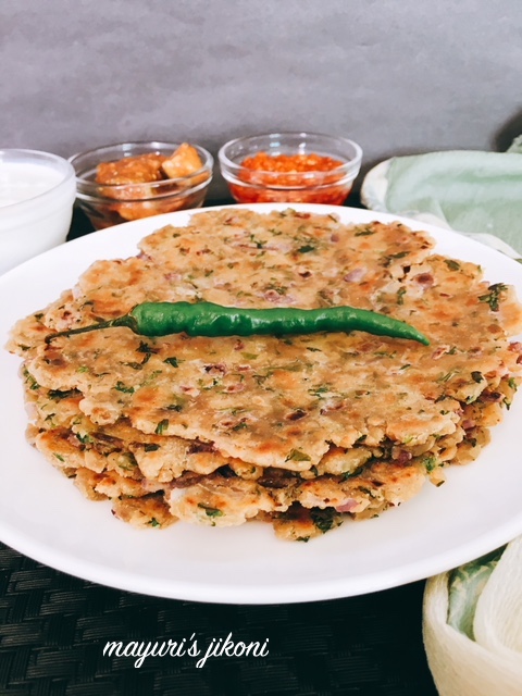 Juar Jo Dhodho/Sindhi Jowar Roti - Mayuri's Jikoni