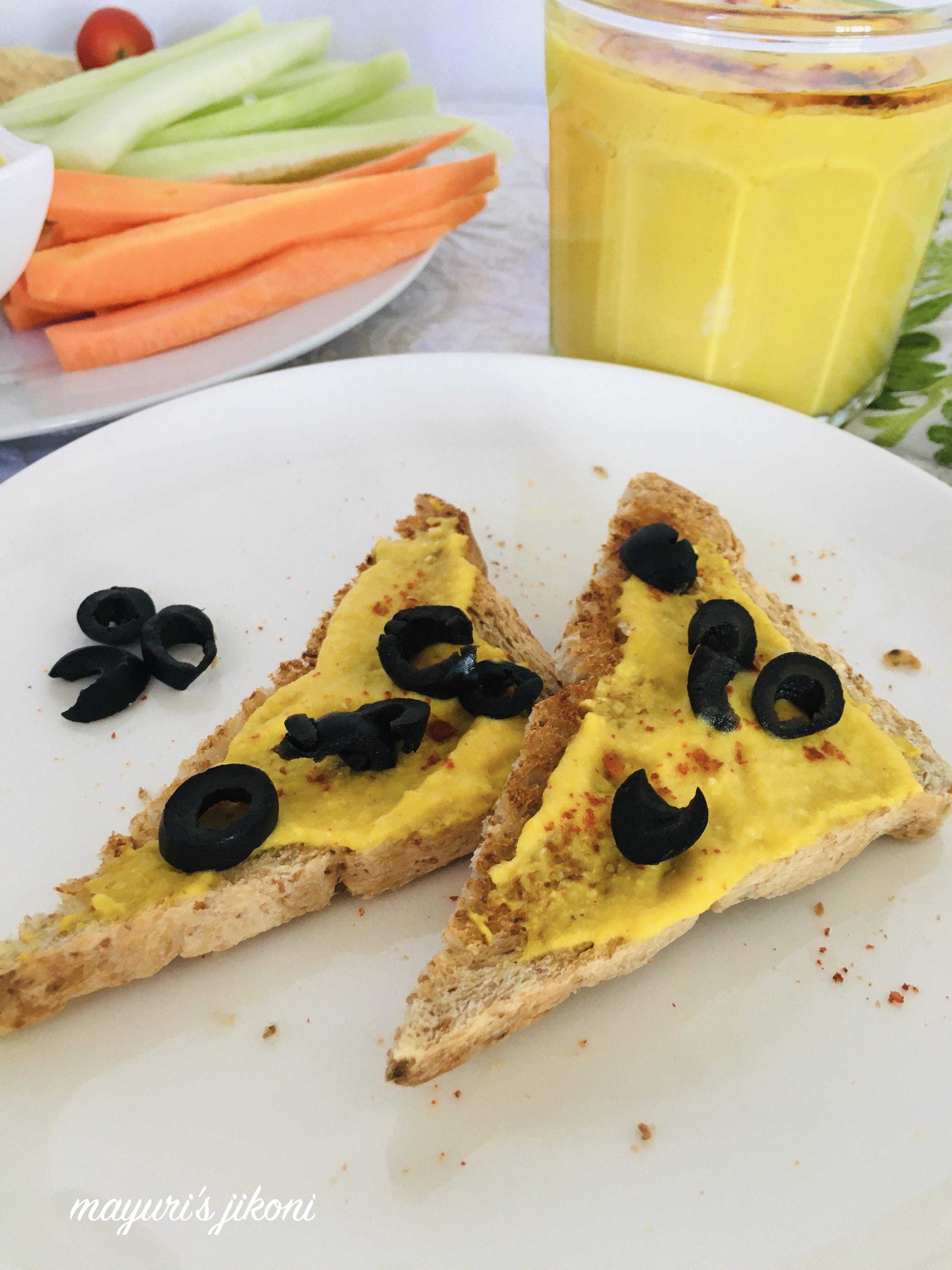 Mango Sriracha Hummus - Mayuri's Jikoni