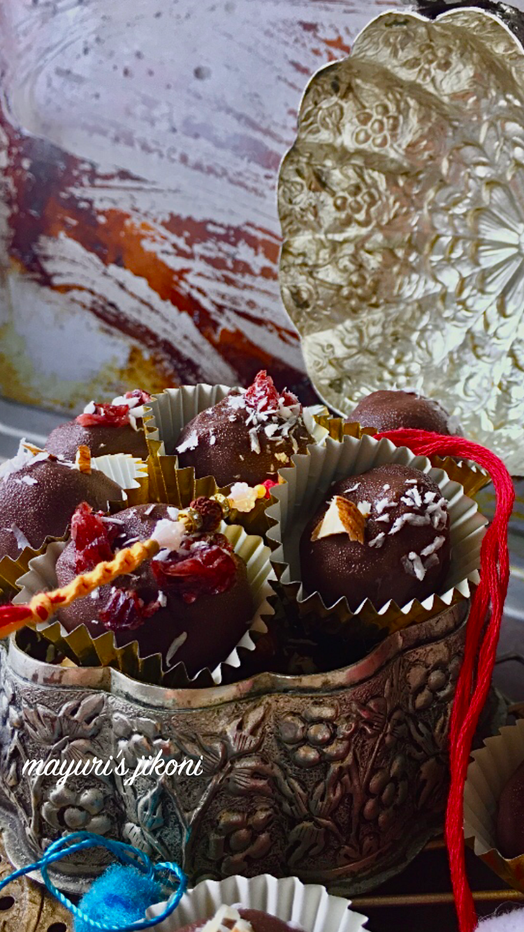 Easy Homemade Chocolate - Mayuri's Jikoni